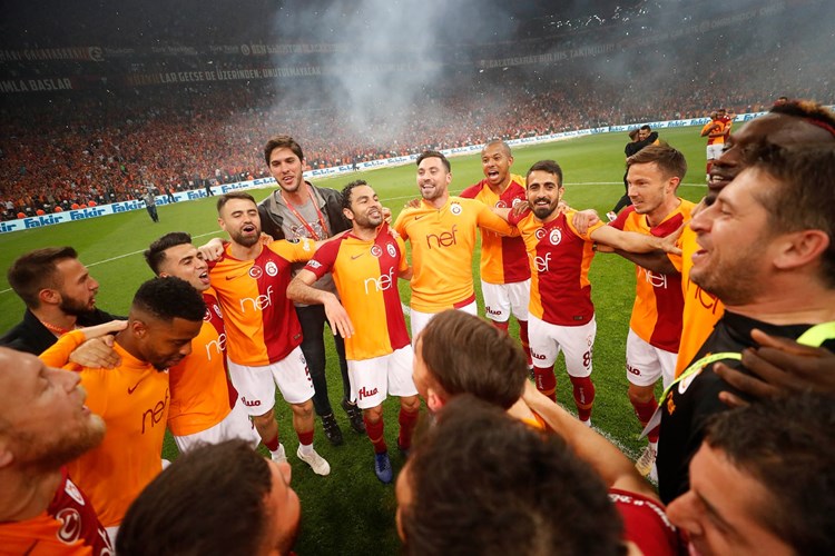 ŞAMPİYON GALATASARAY! - GALATASARAY.ORG
